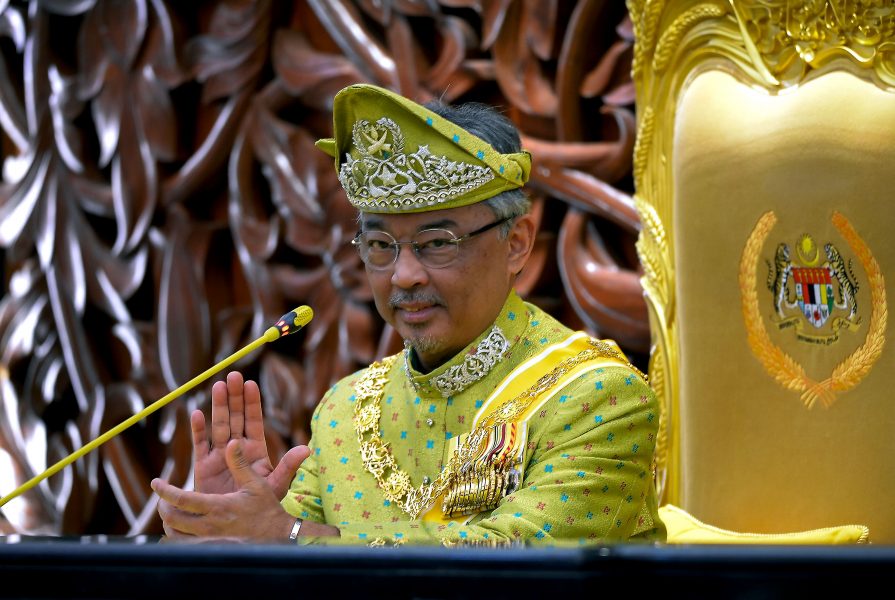 Agong observes flood situation in Pahang from helicopter - The Leaders ...
