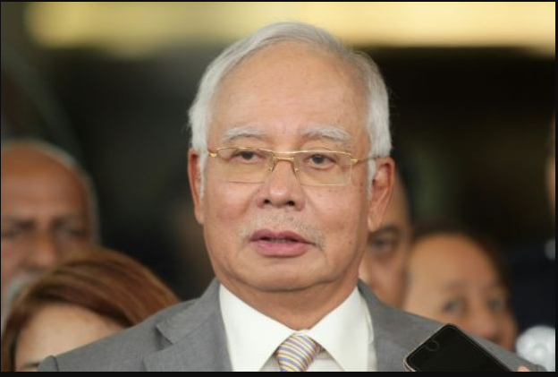 Najib accuses DAP of racist banner, gets Mandarin translation wrong