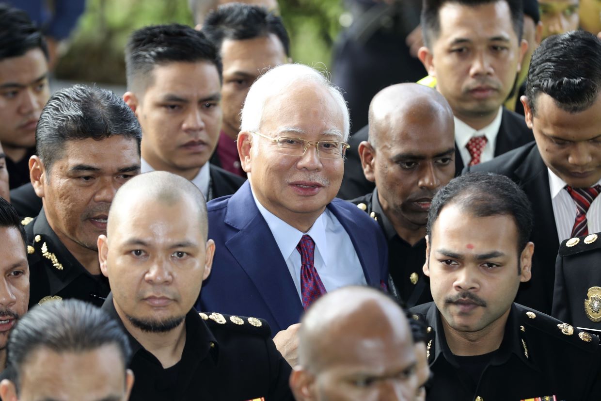Najib allowed to call handwriting expert to verify signatures