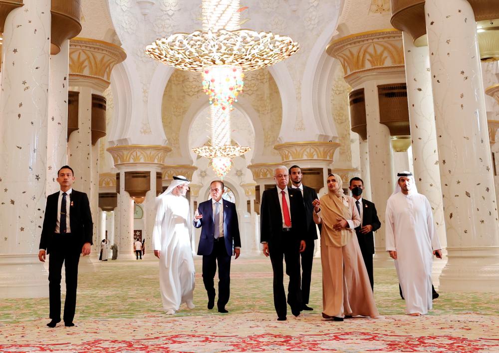 PM Sheikh Zayed Grand Mosque in Abu Dhabi - The Leaders Online