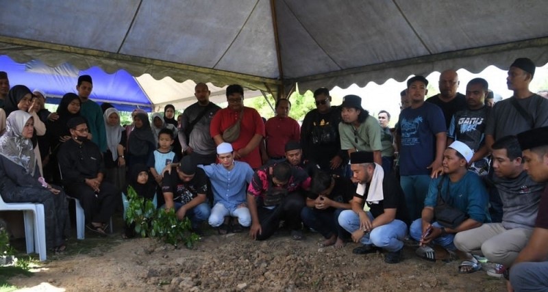 Govt ready to help Elmina air crash victim Muhamad Hafiz’s family, says ...