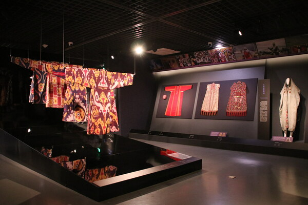 "Colorful Asia: Asian Costumes Exhibition" Opens at China National Silk ...
