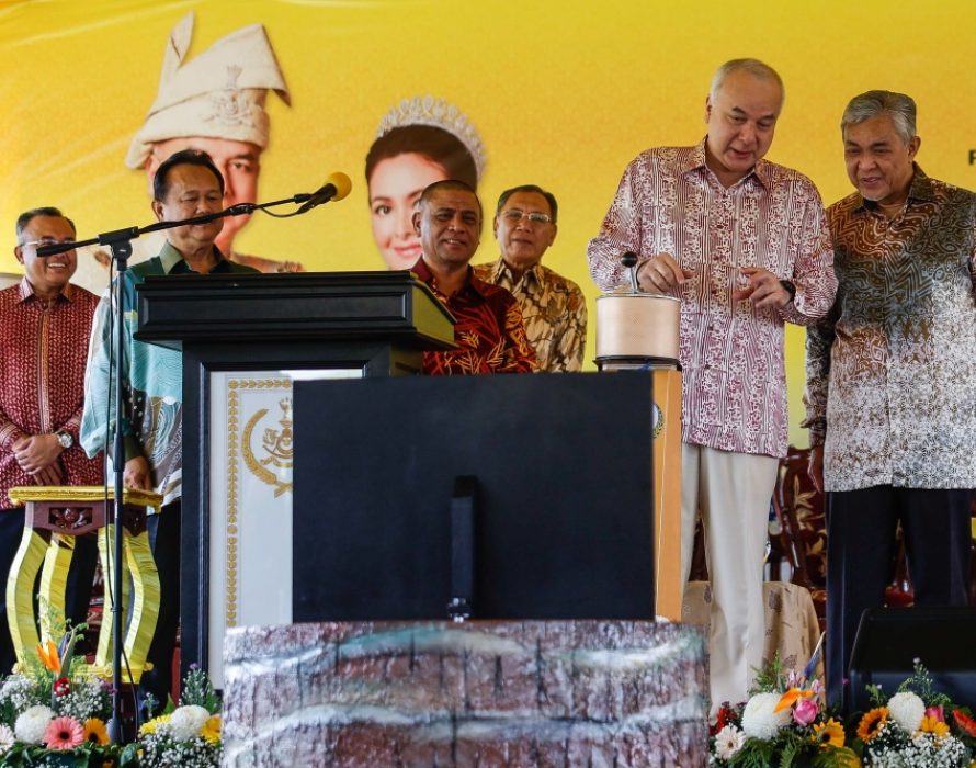 Perak Sultan opens Sultan Nazrin Shah Bridge - The Leaders Online